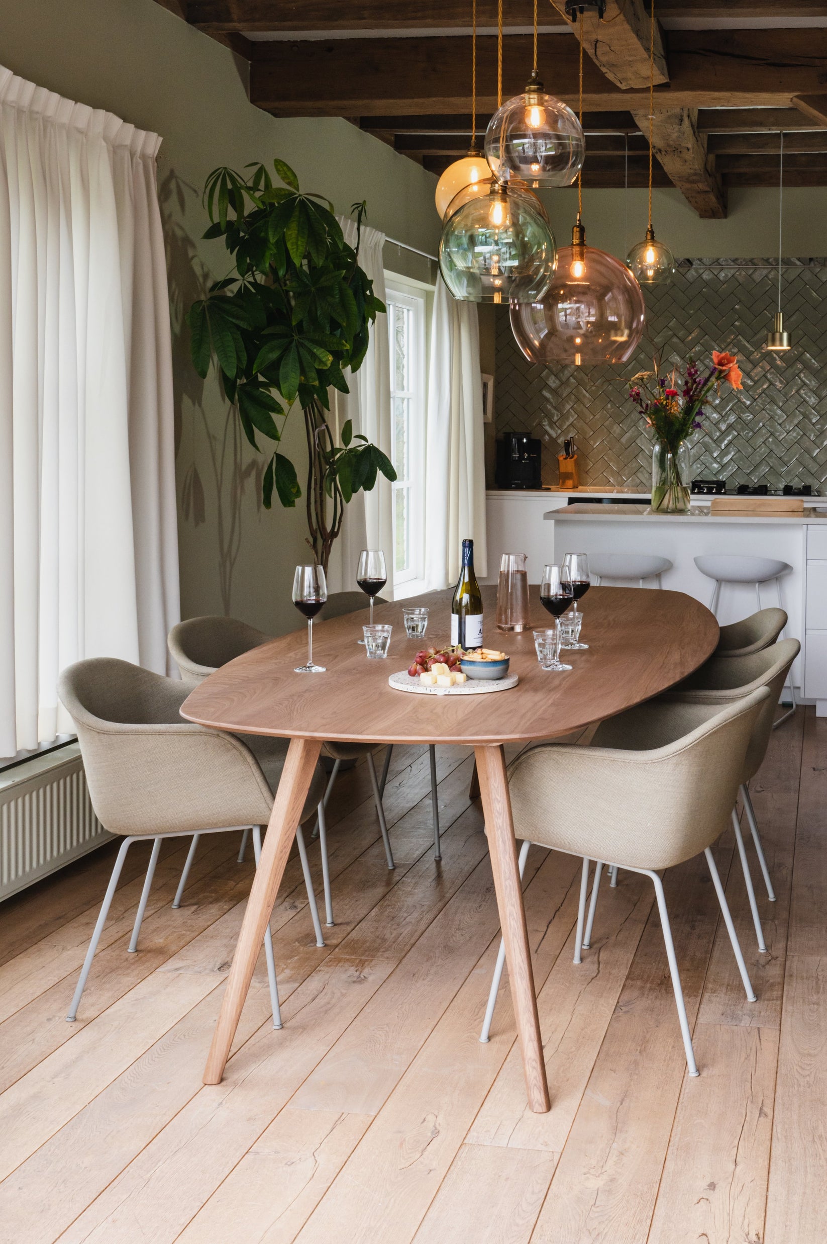 HelloTable Novum 15 eettafel semi ovaal 280x120 cm eiken Dark Stained – HelloChair