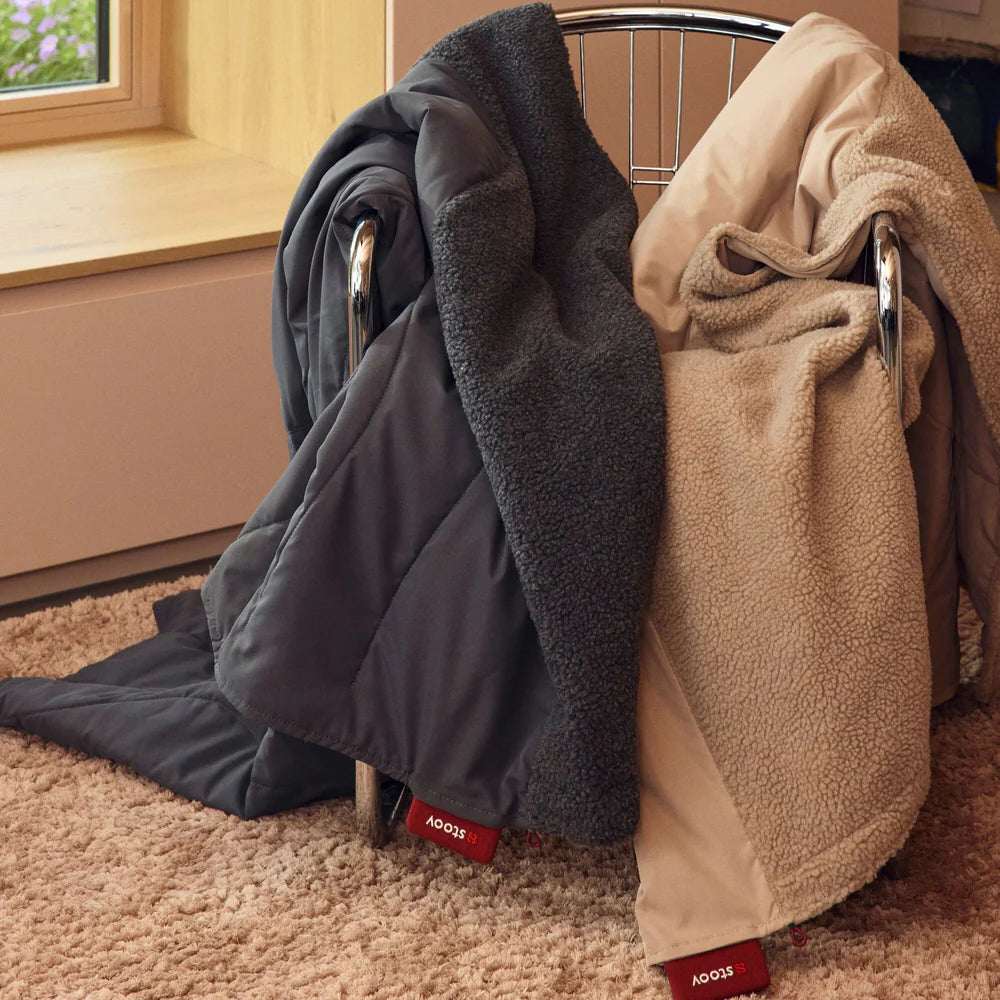 Stoov Huge Hug Flex S3 warmtedeken Woolly Dark Grey – HelloChair