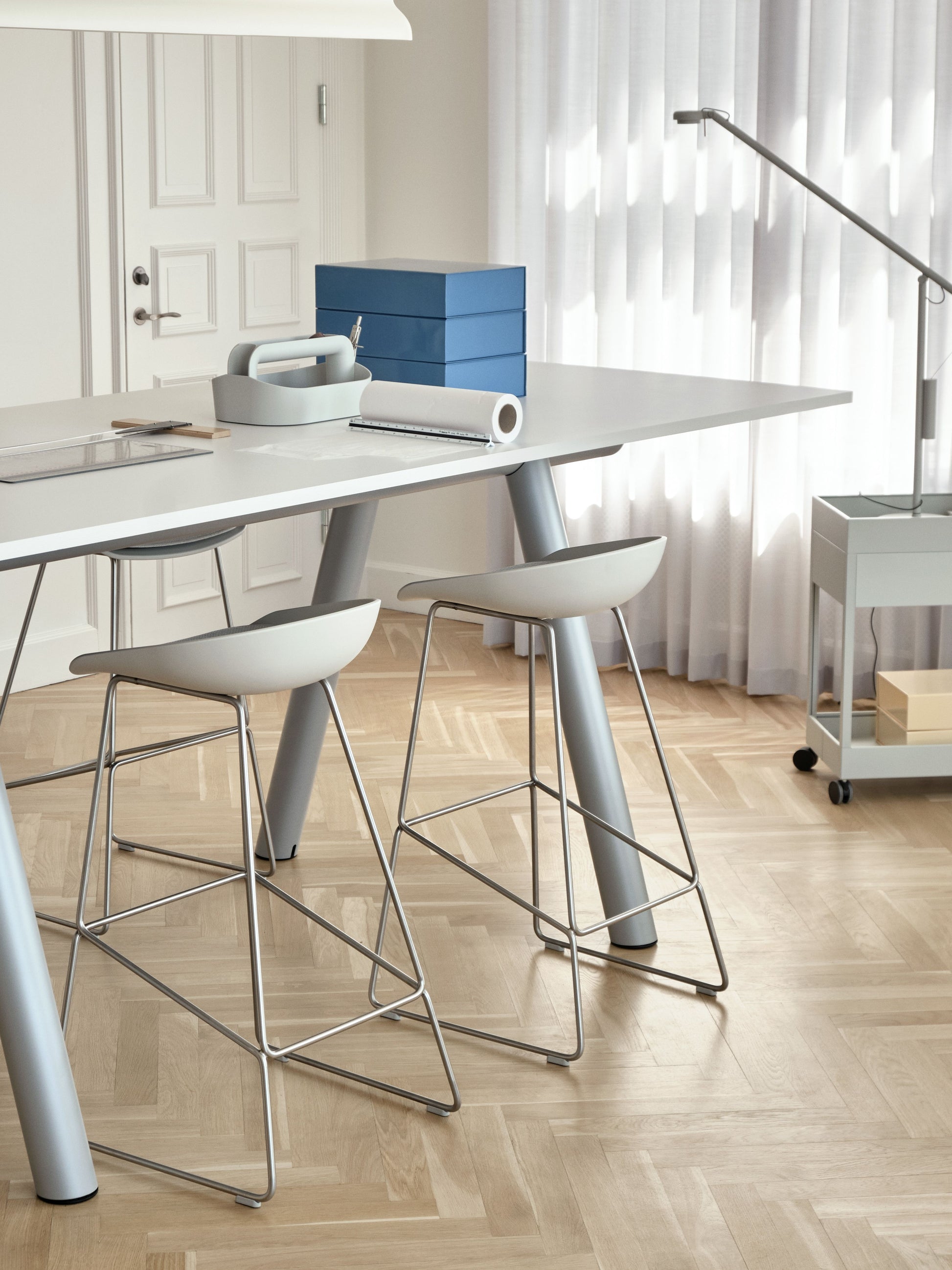 HAY About a Stool AAS 38 barkruk H75 wit Dusty Blue 2.0 – HelloChair