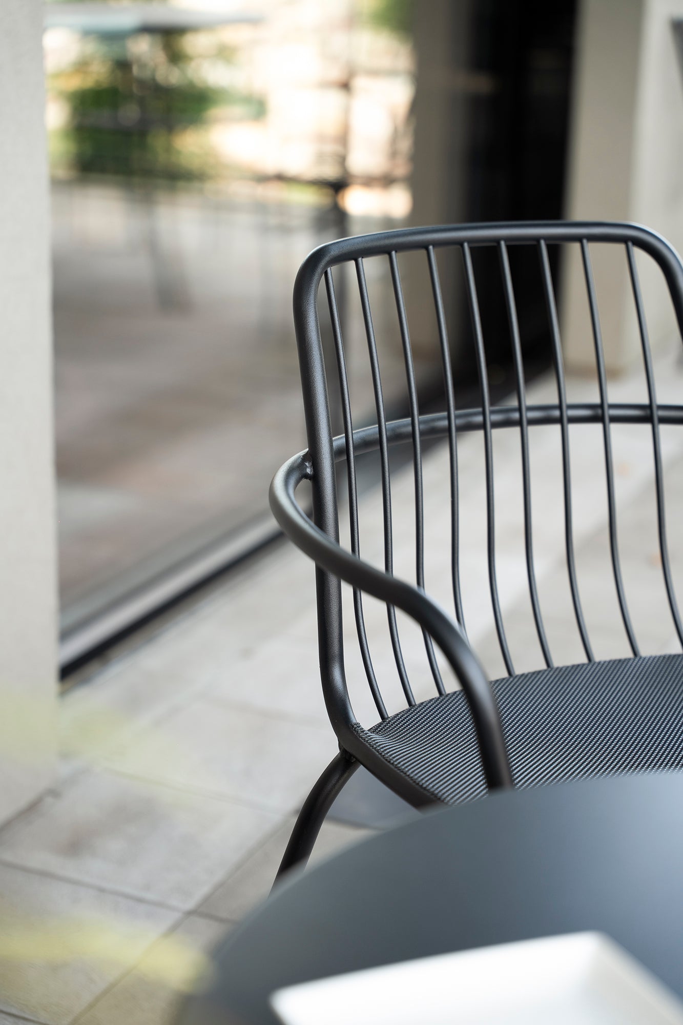 EMU Alisea tuinstoel met arm Marine Blue – HelloChair