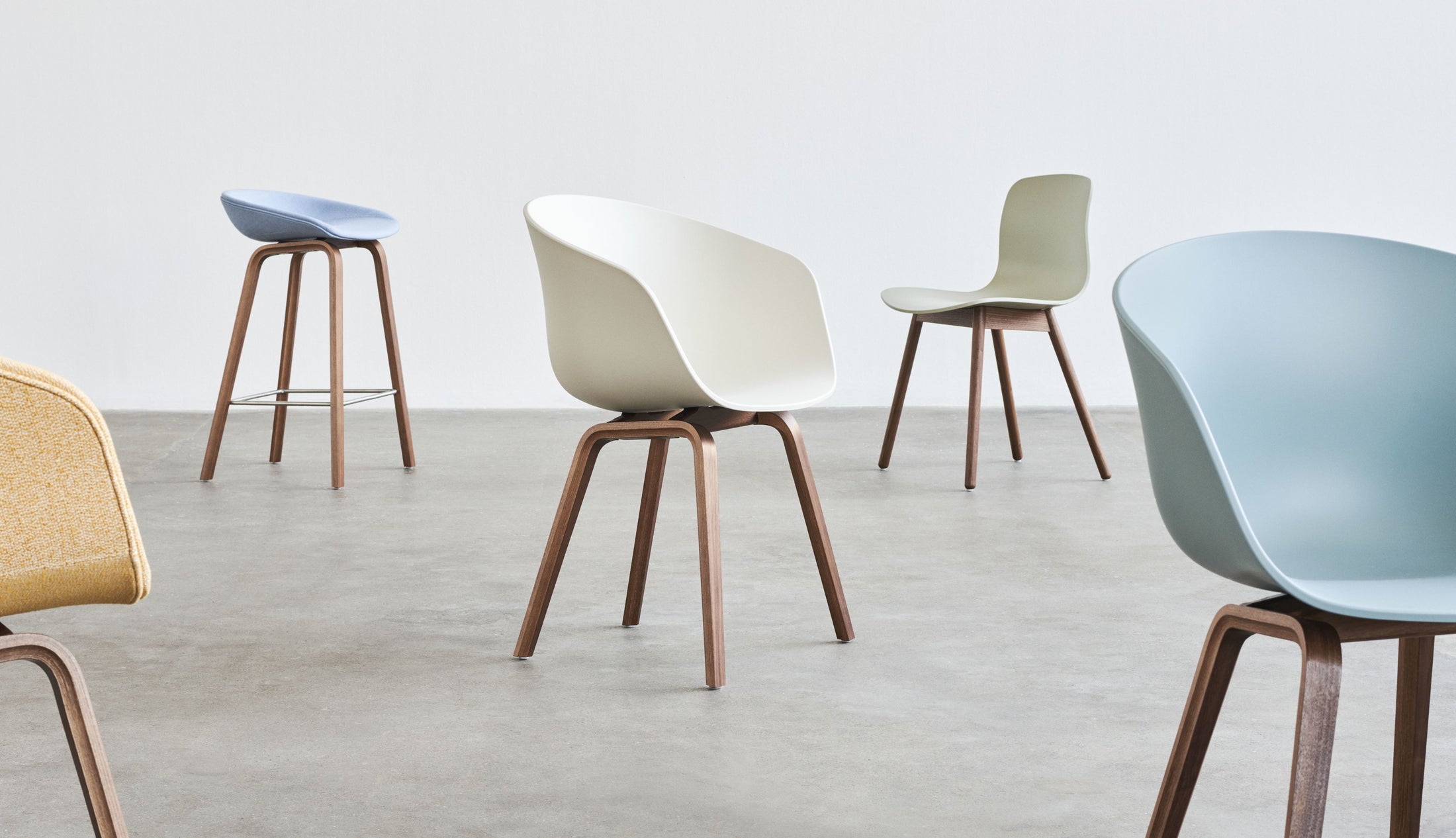 HAY About a Chair AAC 22 eetkamerstoel walnoot Pastel Green 2.0 ...