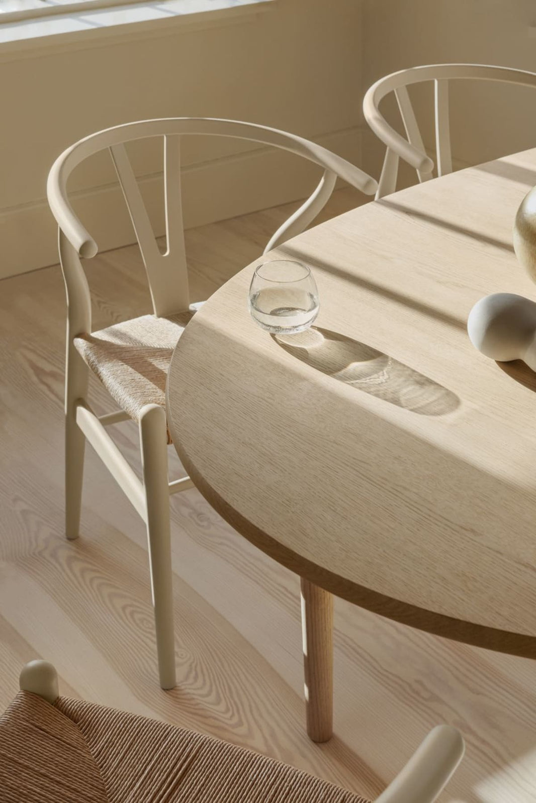 Carl Hansen & Søn CH24 Wishbone Soft eetkamerstoel Barley – HelloChair