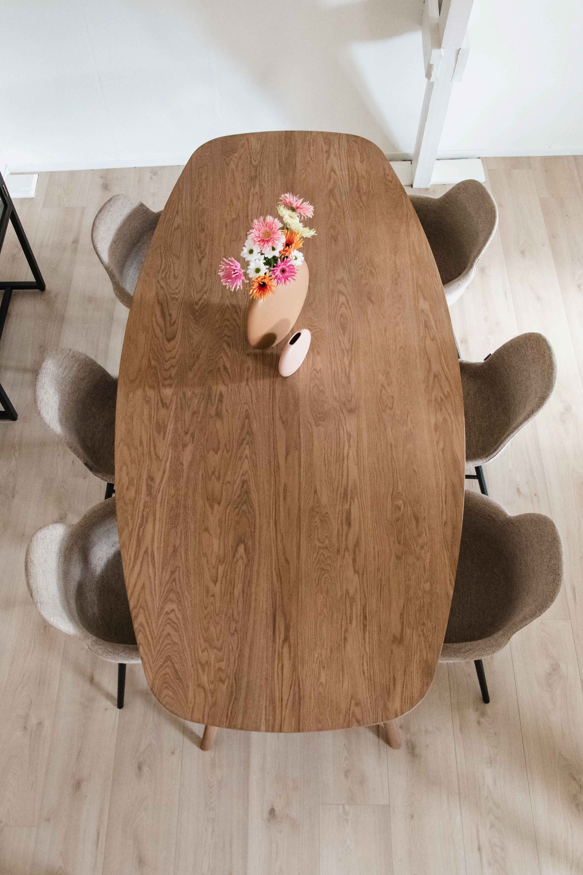 HelloTable Novum 15 eettafel semi ovaal 250x110 cm eiken Tabacco – HelloChair