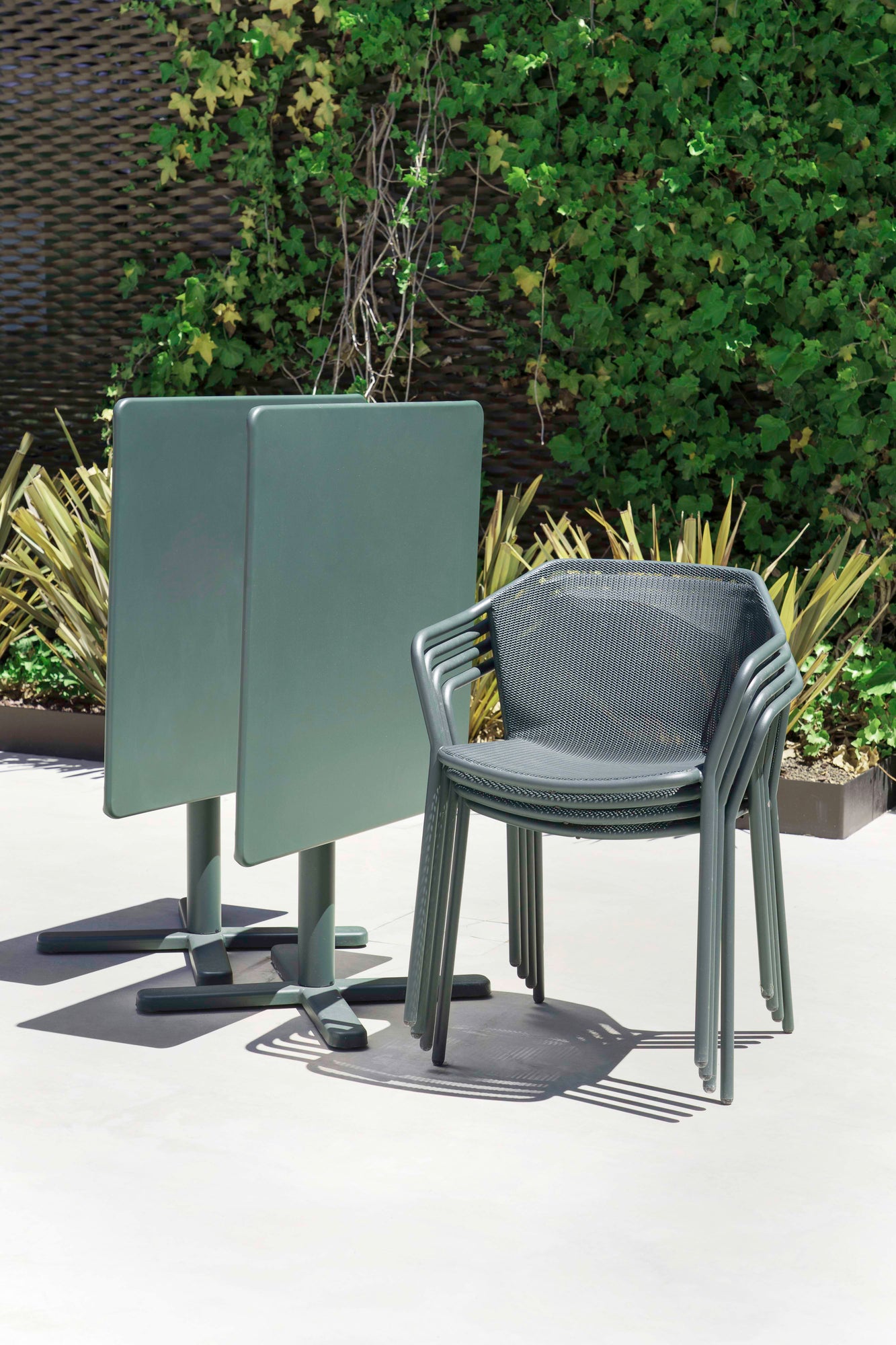 EMU Darwin tuintafel 80x80 cm inklapbaar dark green – HelloChair