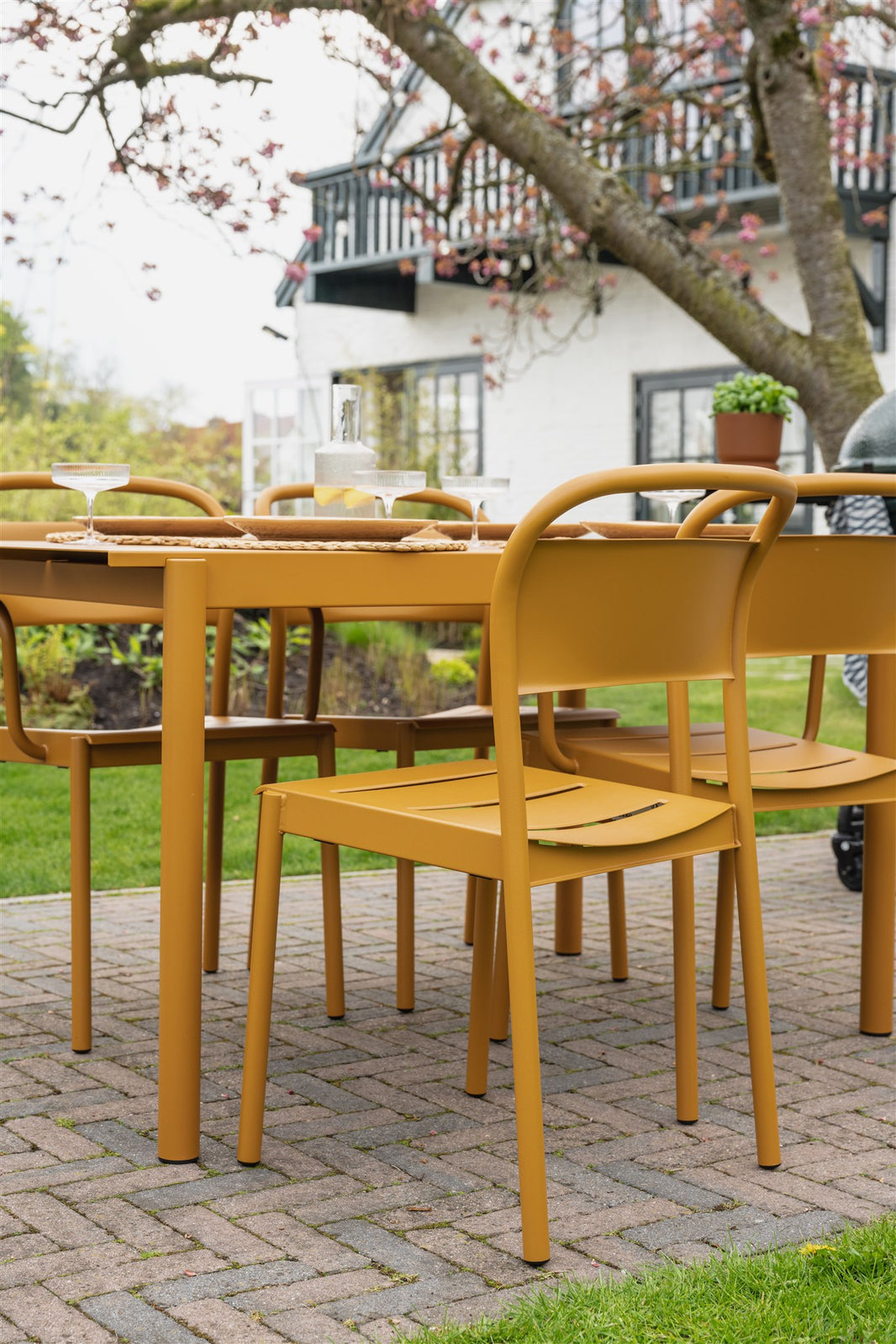 Muuto Linear Steel tuinstoel Pale Blue – HelloChair