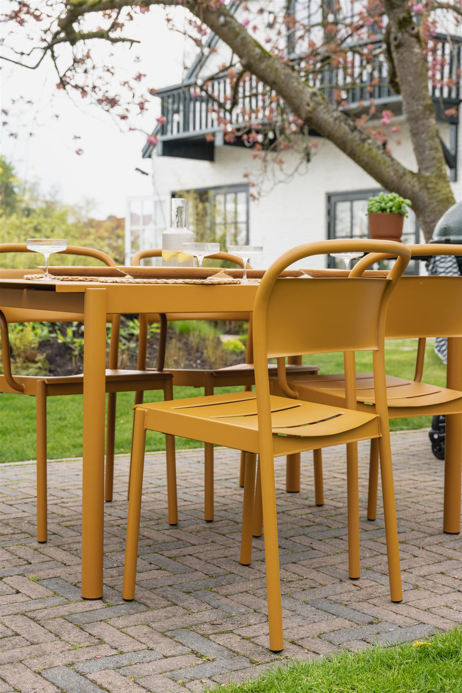 Muuto Linear Steel tuinstoel Pale Blue – HelloChair