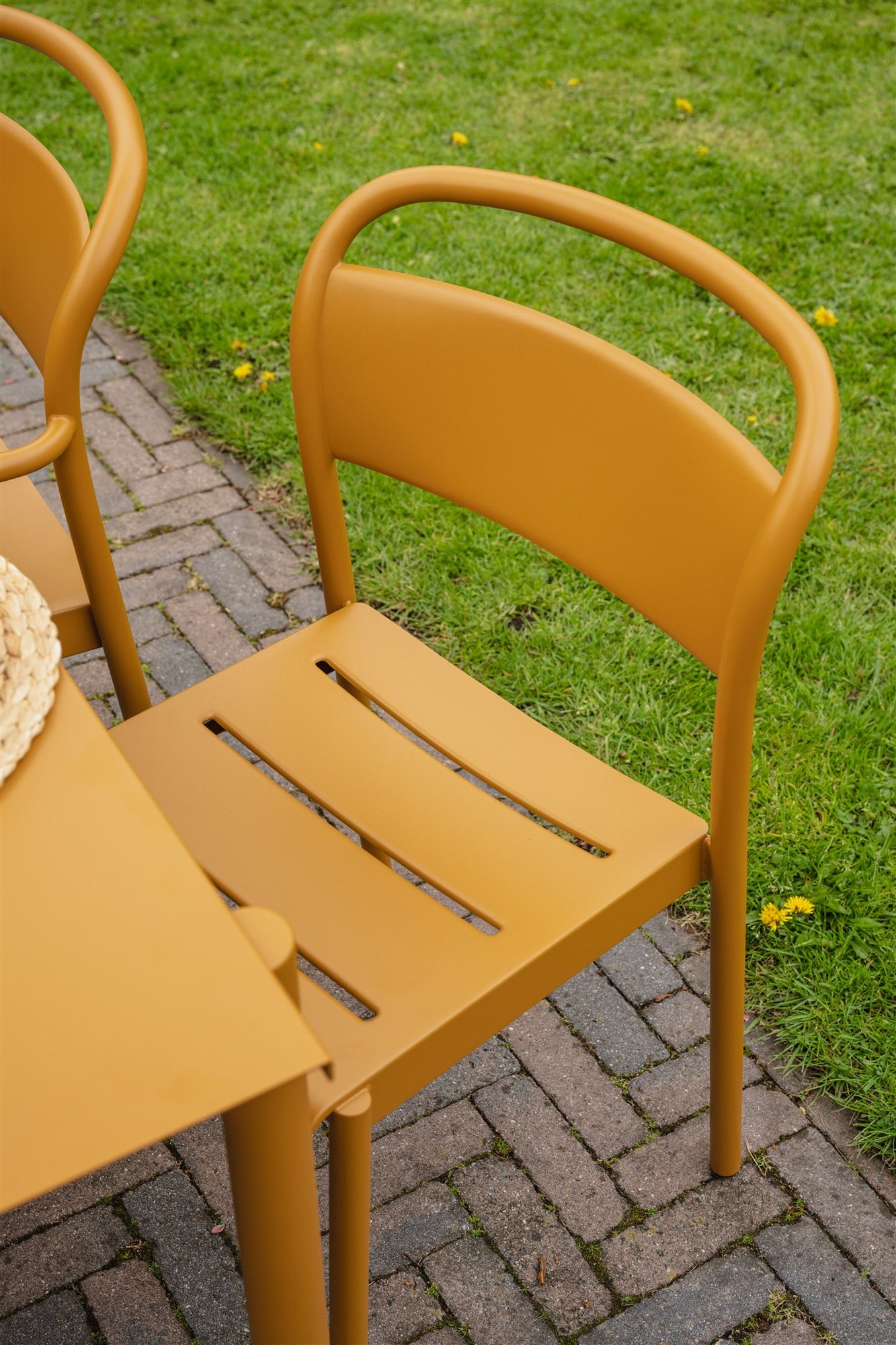 Muuto Linear Steel tuinstoel Pale Blue – HelloChair