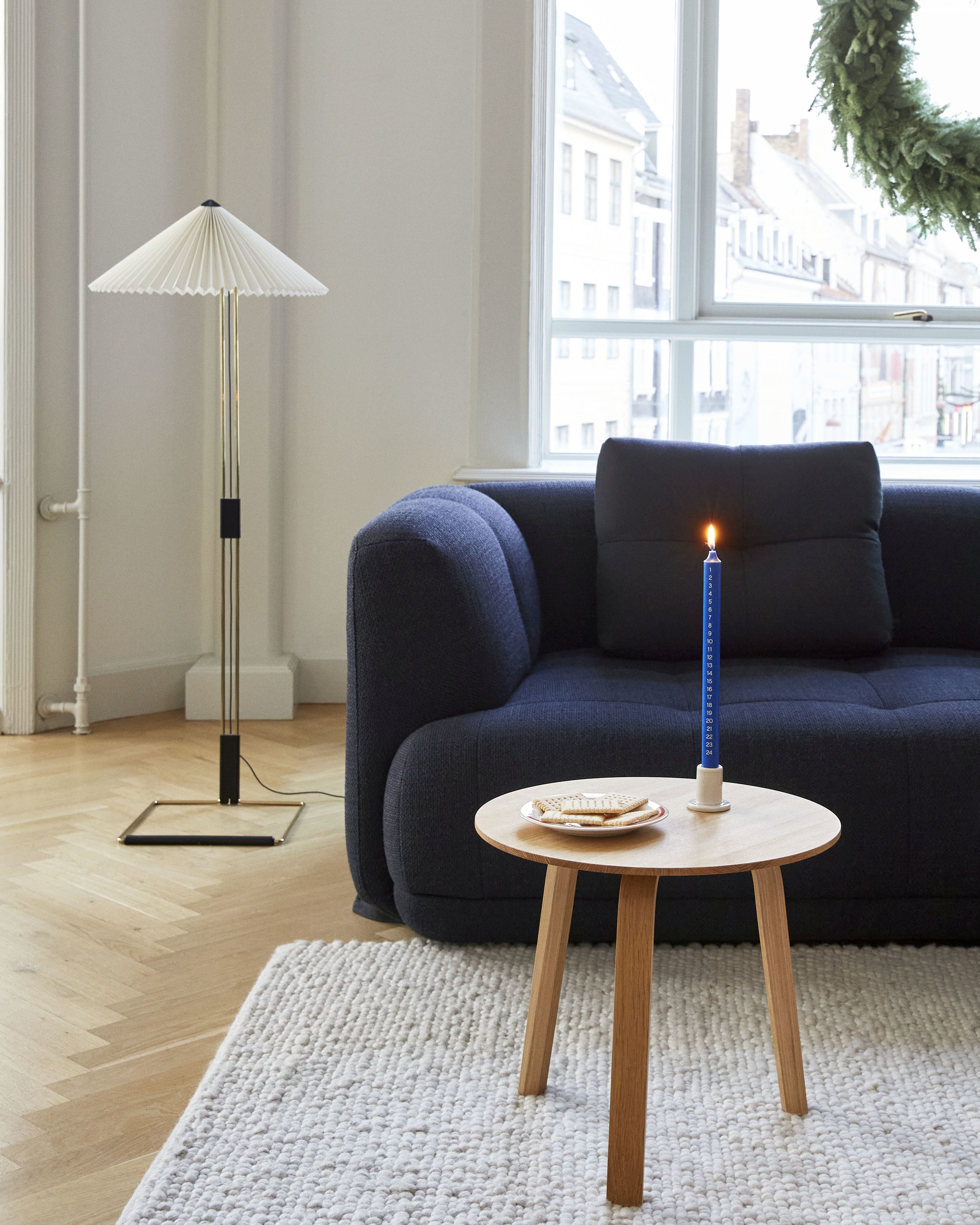 HAY Bella bijzettafel Ø45 H39 gelakt eiken – HelloChair