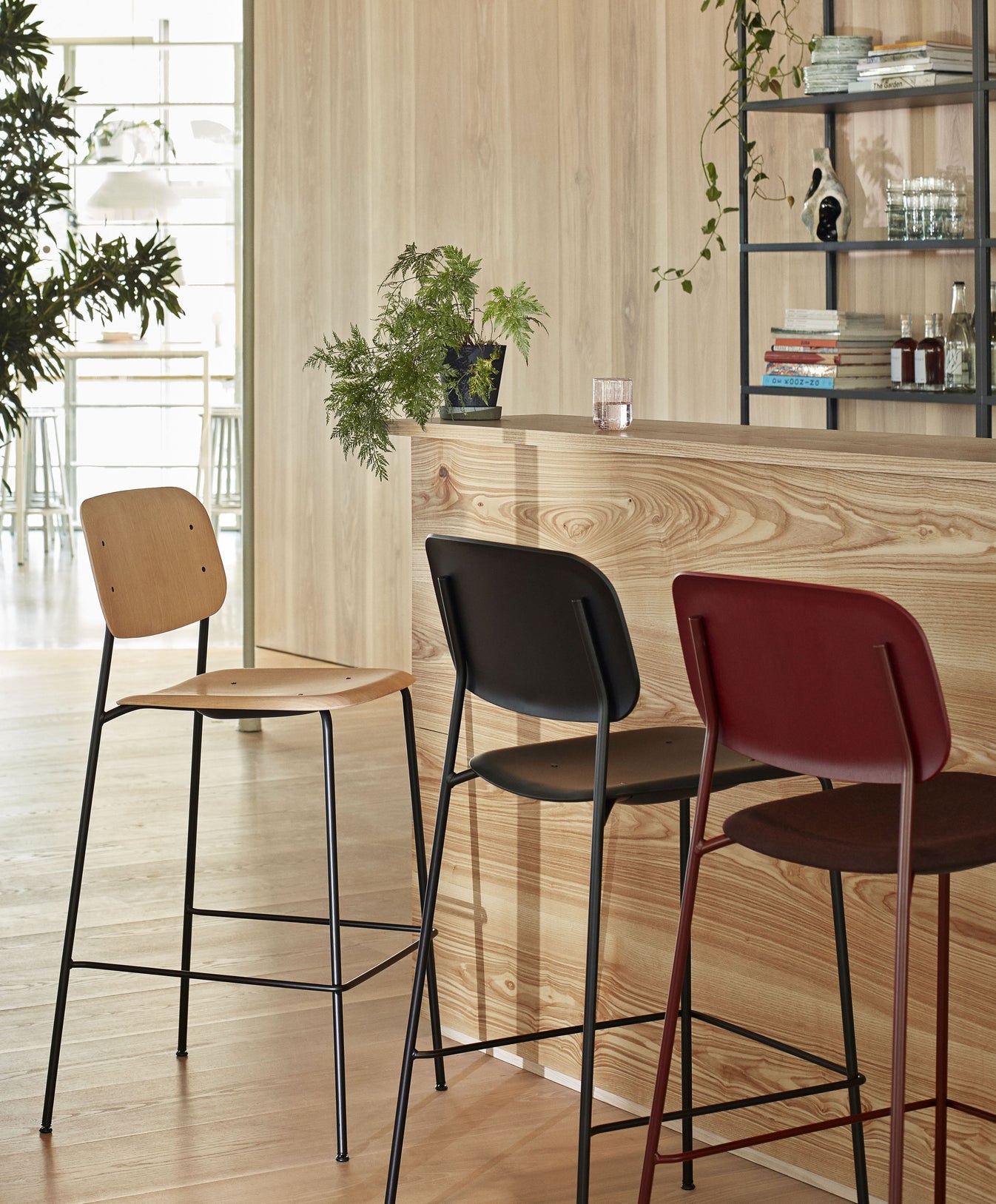 HAY Soft Edge 90 barkruk H75 gelakt eiken black – HelloChair