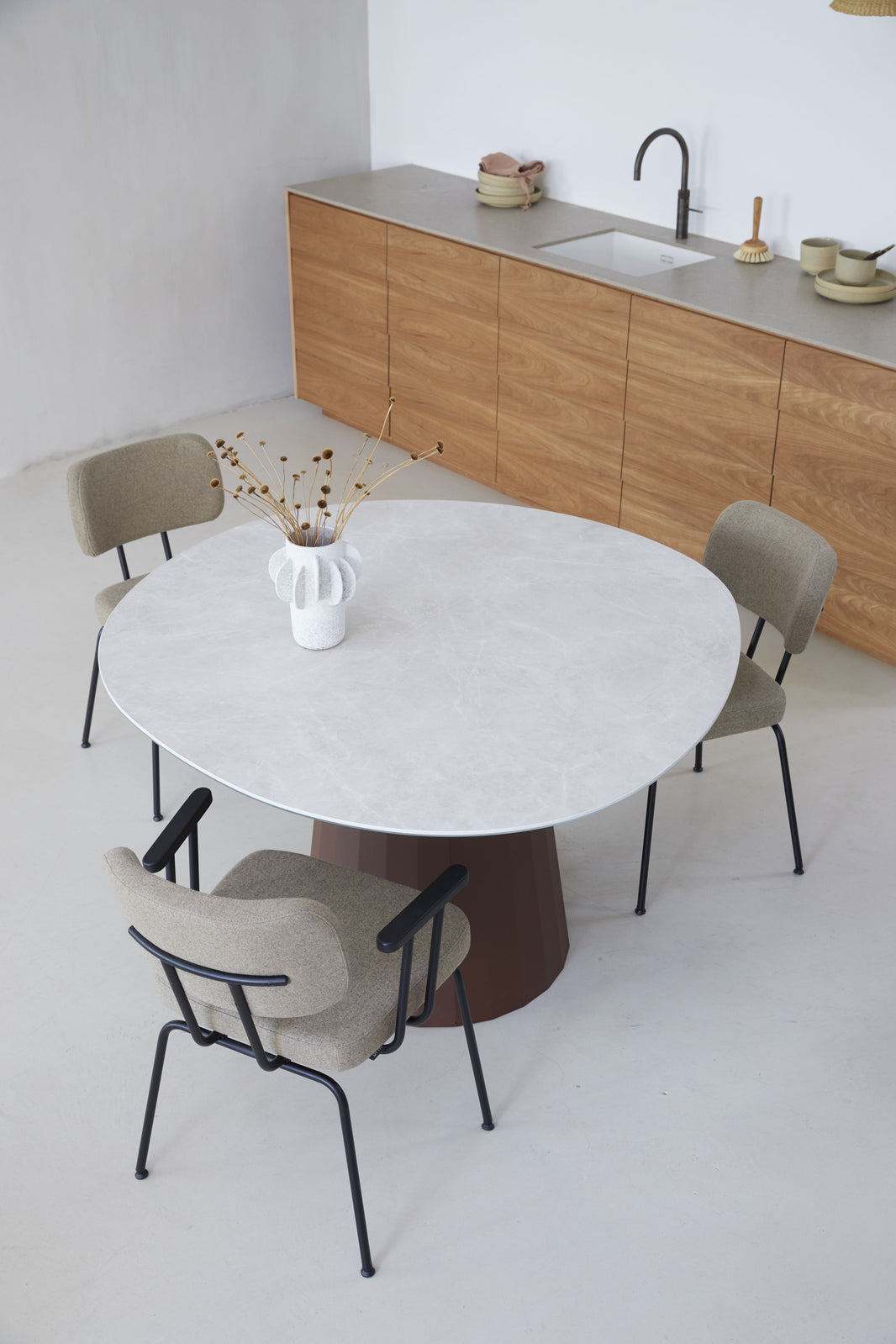 Dyyk Ted eetkamerstoel arm Portofino Natural Groove Black – HelloChair