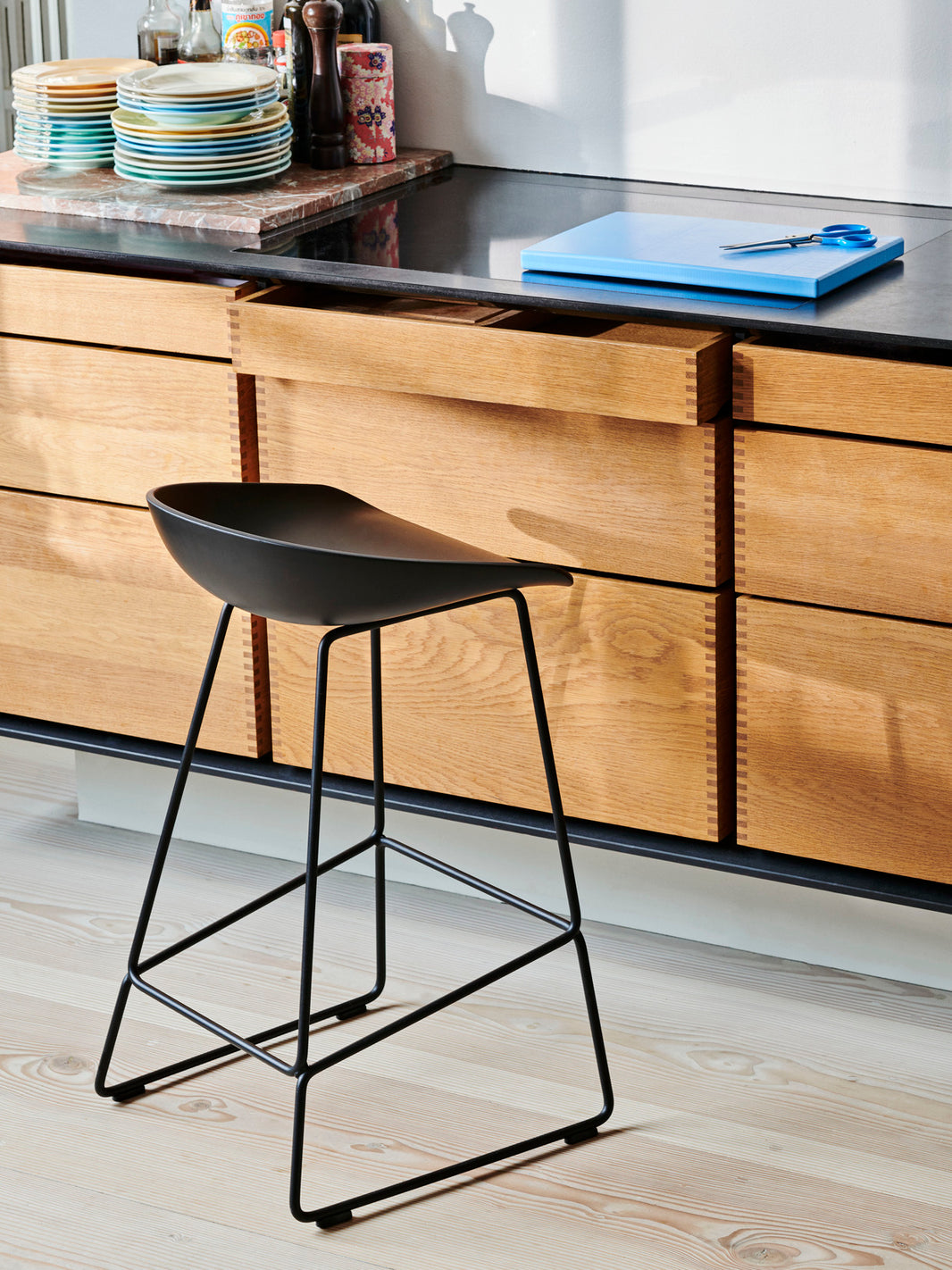 HAY About a Stool AAS 38 barkruk H65 Khaki RVS – HelloChair