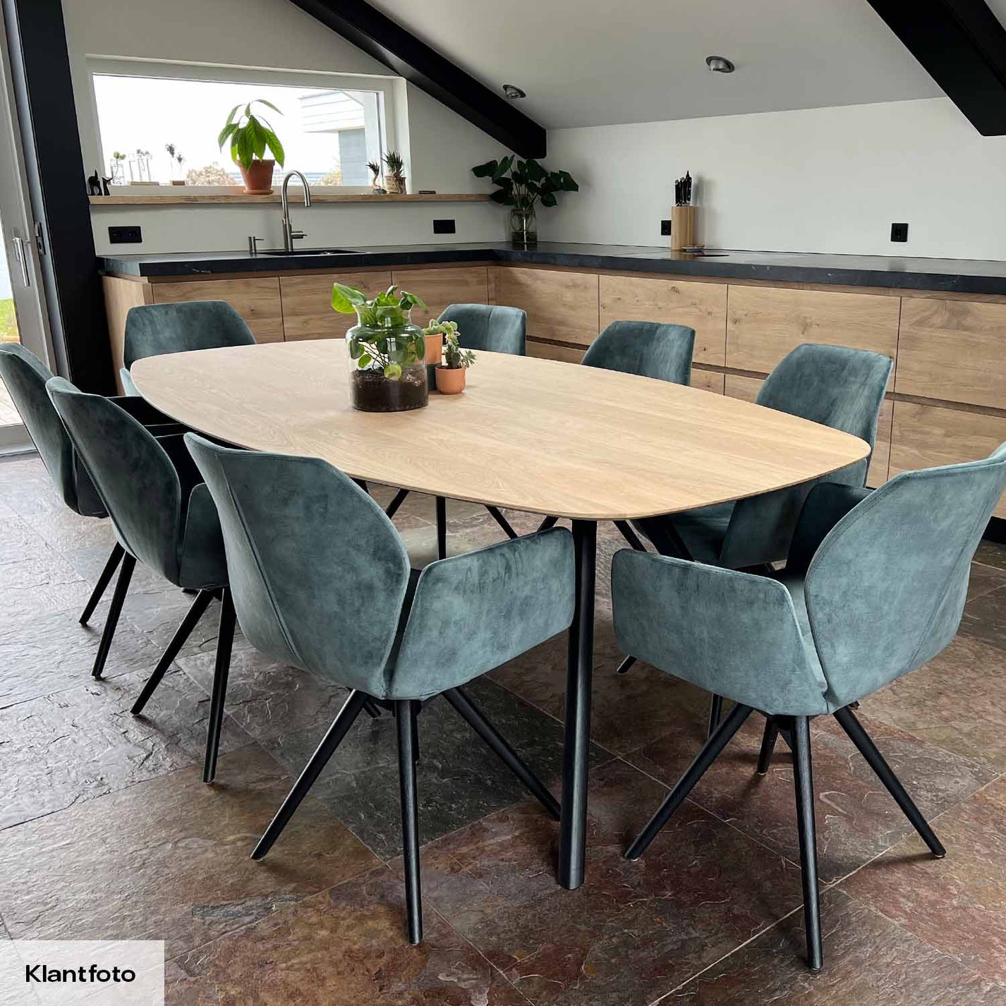 HelloTable Novum 30 eettafel semi ovaal 240x120 cm eiken Naturel/Zwart – HelloChair