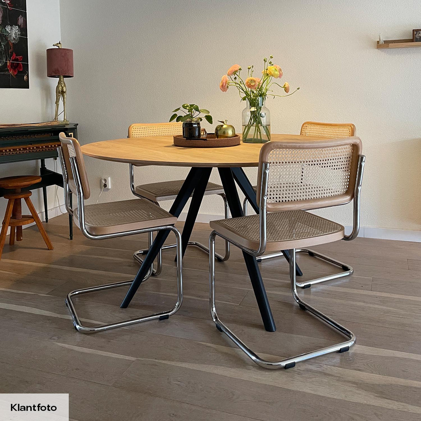 HelloTable Novum 30 eettafel rond Ø130 cm eiken Naturel/Zwart – HelloChair